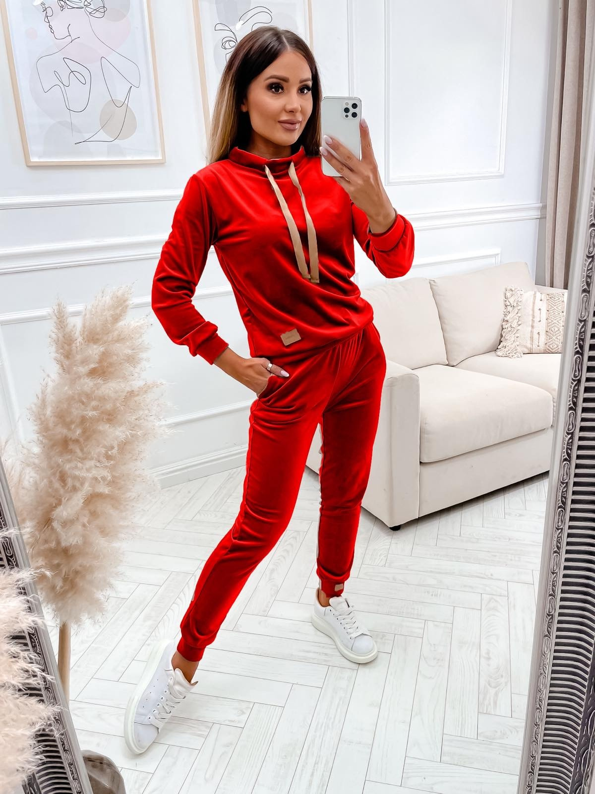 WELUROWY KOMPLET DRESOWY Z OZDOBNYMI NASZYWKAMI- CZERWONY - Olika